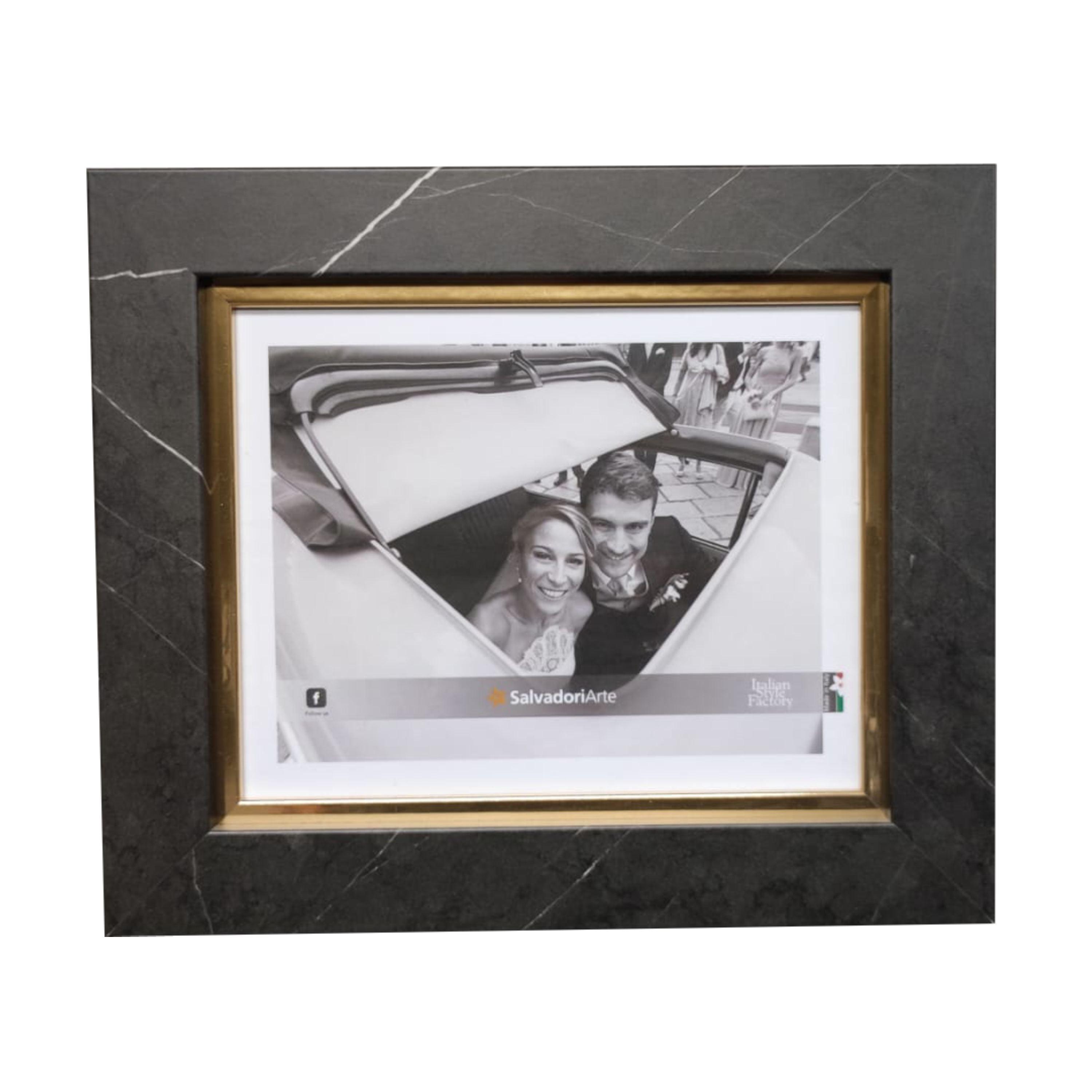 Portafoto Carrara Marmo Nero e profilo Oro 20x25cm Salvadori Cornici